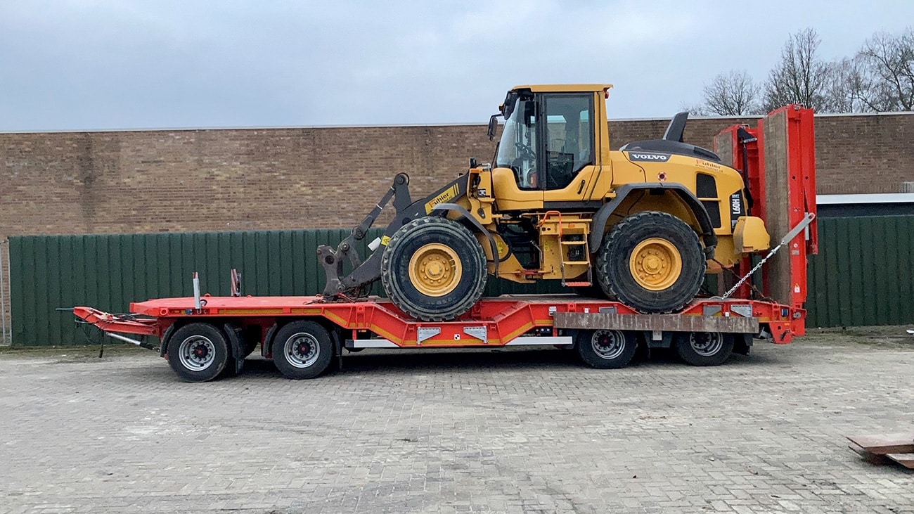 ASDV aanhangwagen semi-dieplader met wielkuilen